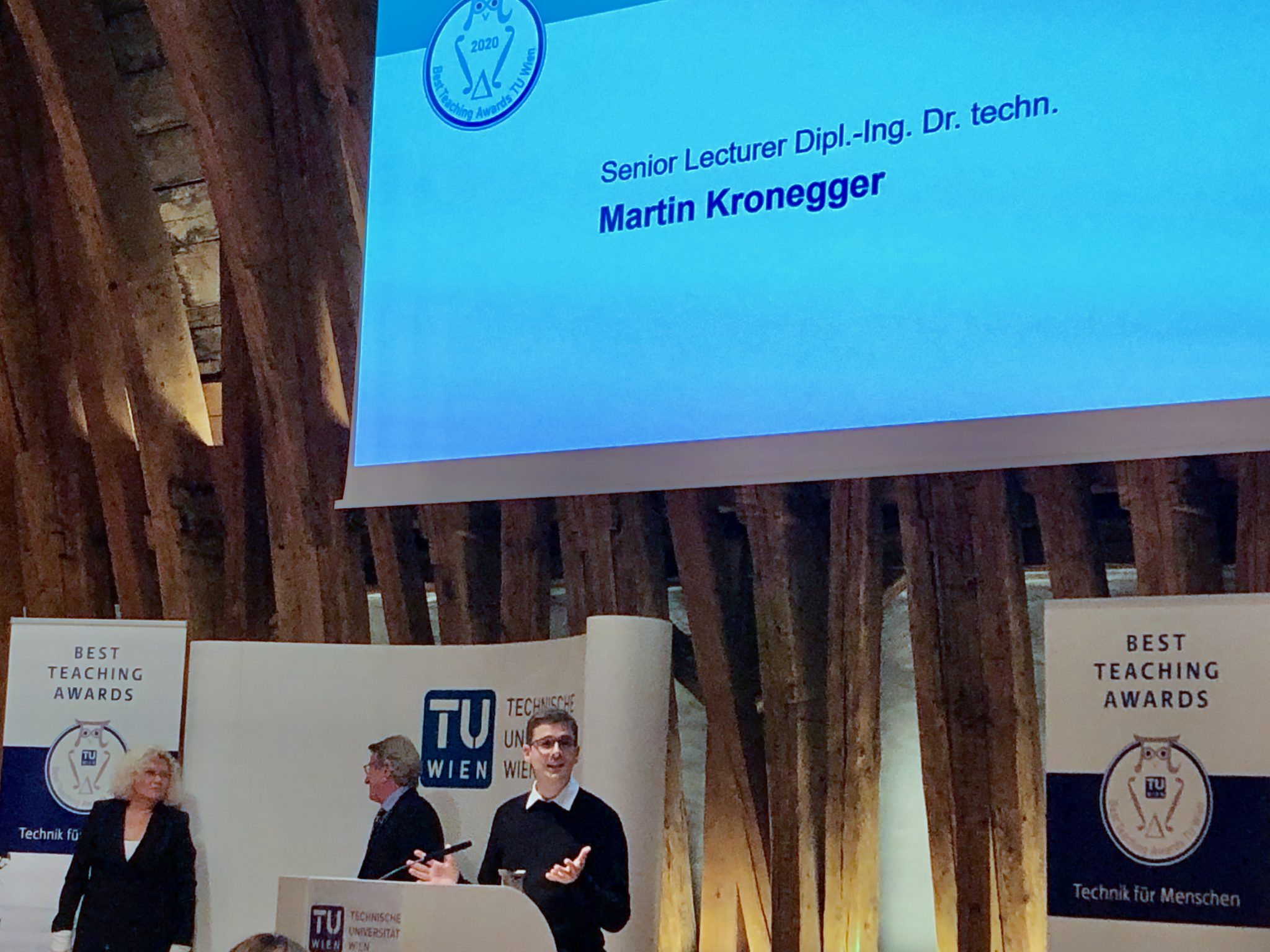 Martin Kronegger wins the Best Teaching Award 2020 – Algorithms and Complexity Group